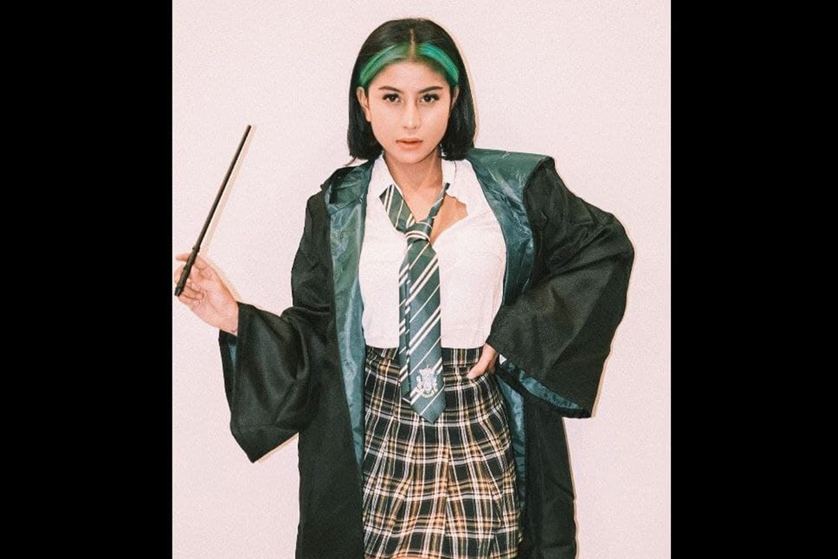 Unggah Foto Ini, Awkarin Sukses Bikin Warganet Tersihir! - Ge...