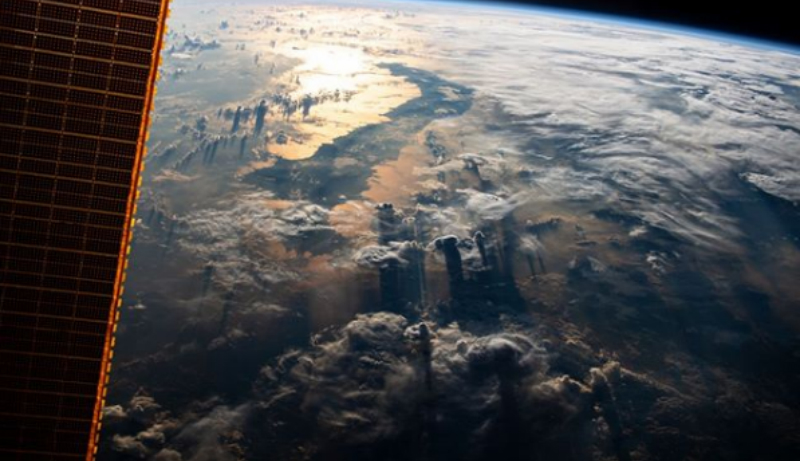 Unggah Foto dari Luar Angkasa, NASA Kagumi Indonesia - GenPI.